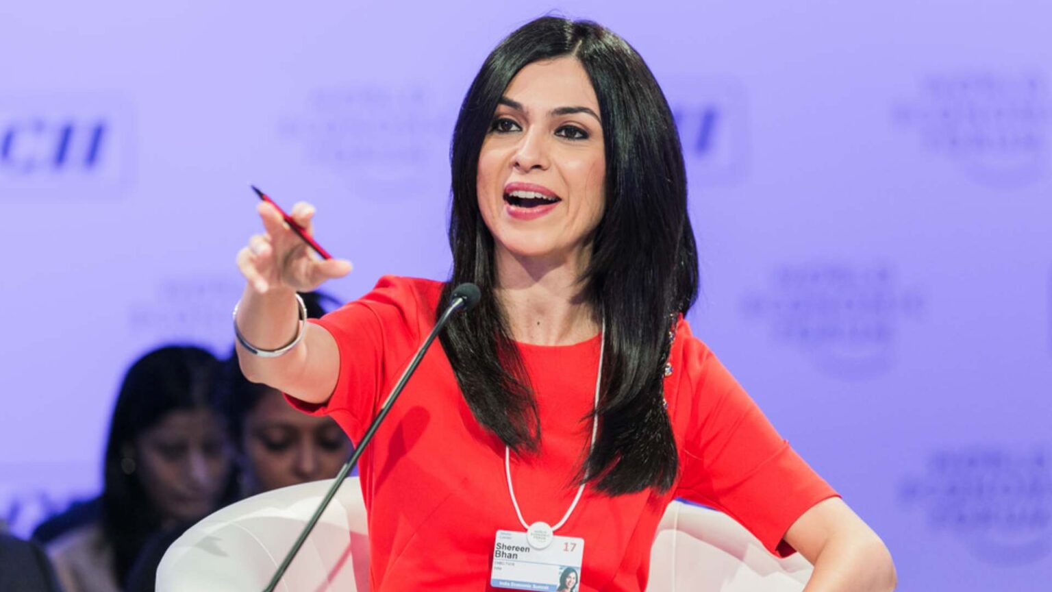 10 Most Popular Female News Anchor in India (2025)